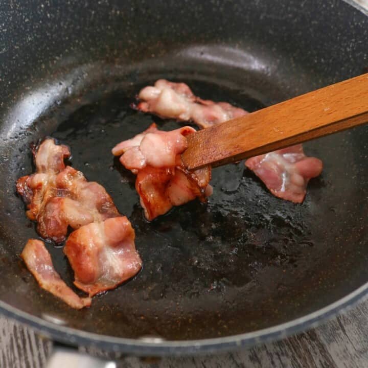 How To Cook Bacon In A Pan: Crispy And Crunchy - Keto Yum