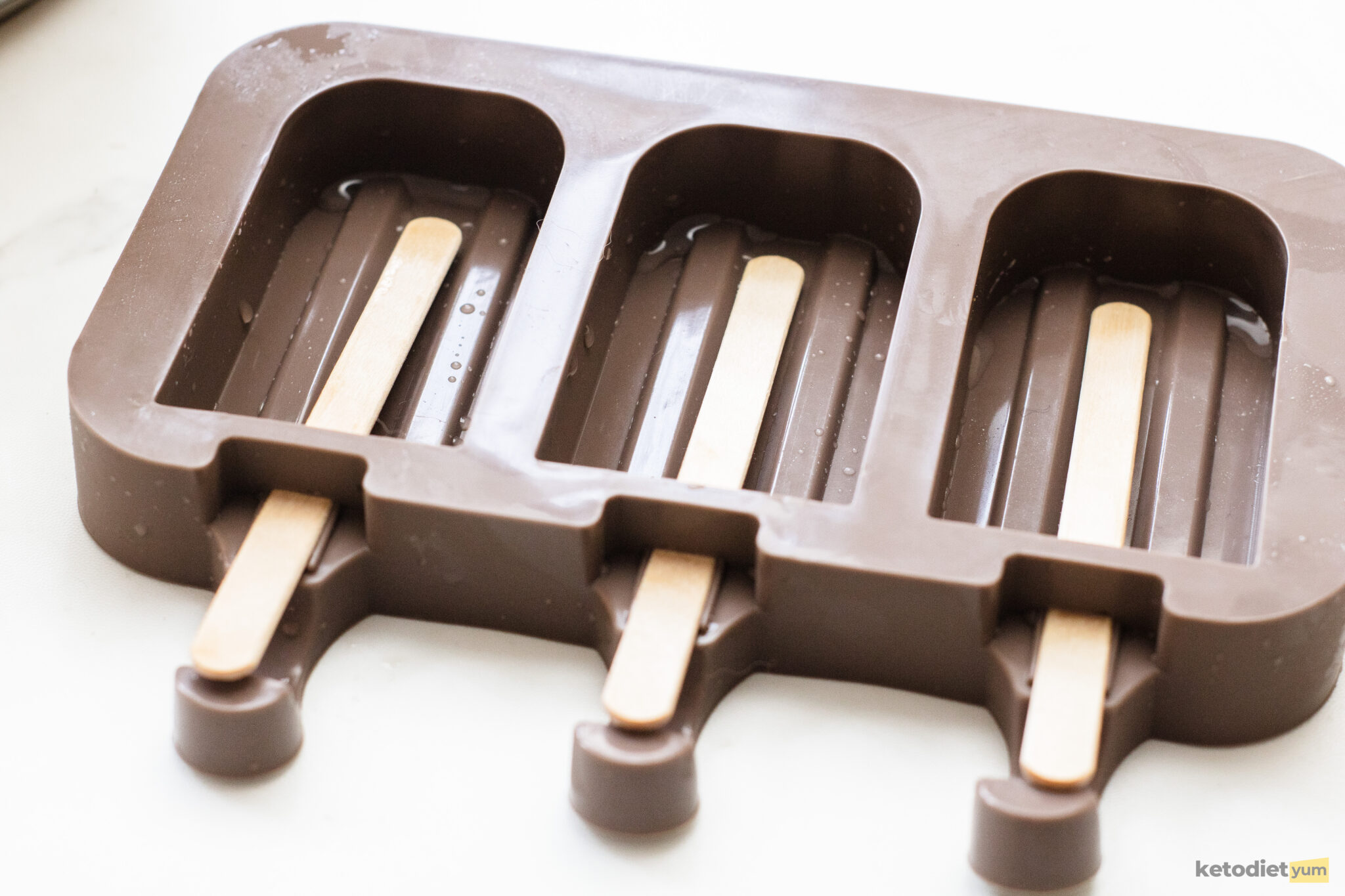 Easy Chocolate Popsicle Recipe (4 Ingredients)