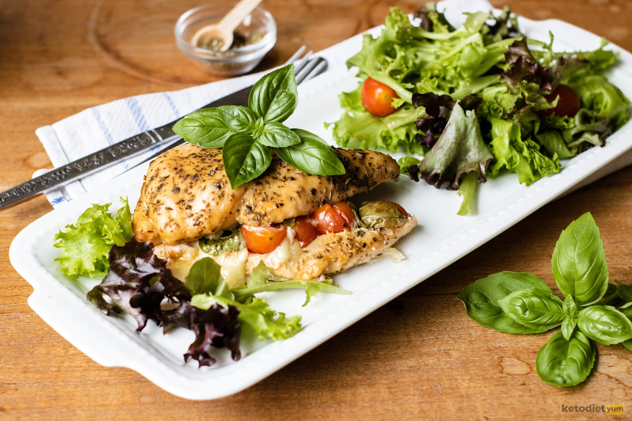 Caprese Stuffed Chicken Breast Recipe (6 Ingredients)